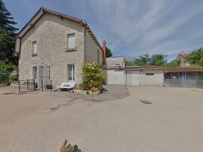 Maison à vendre - La Roche-Posay - 8 pièces - 6 chambres