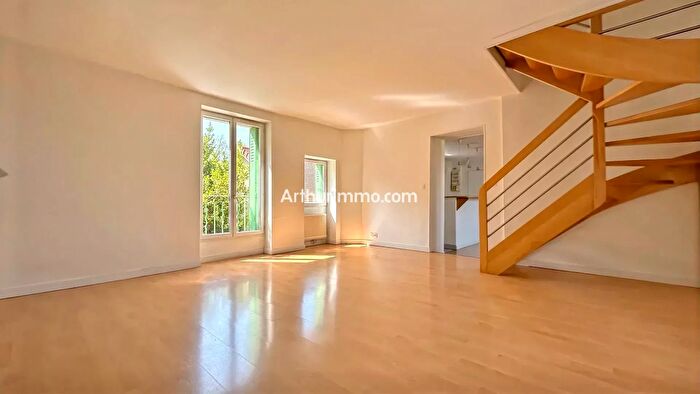 Sucy-en-Brie, Centre-ville : Appartement 5 pièces à louer
