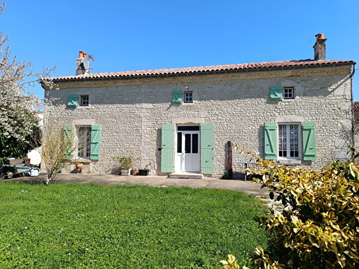 Maison à vendre - Saleignes - 8 pièces - 5 chambres