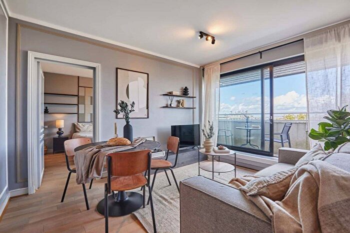 Appartement à louer - Chaillot, Paris ème arrondissement - 2 pièces - 2 chambres