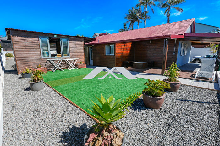 Maison à vendre - Le Tampon, Dix-Neuvième - 8 pièces - 3 chambres