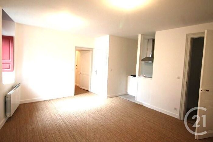 Appartement à louer - Sarlat-la-Canéda - 3 pièces - 2 chambres