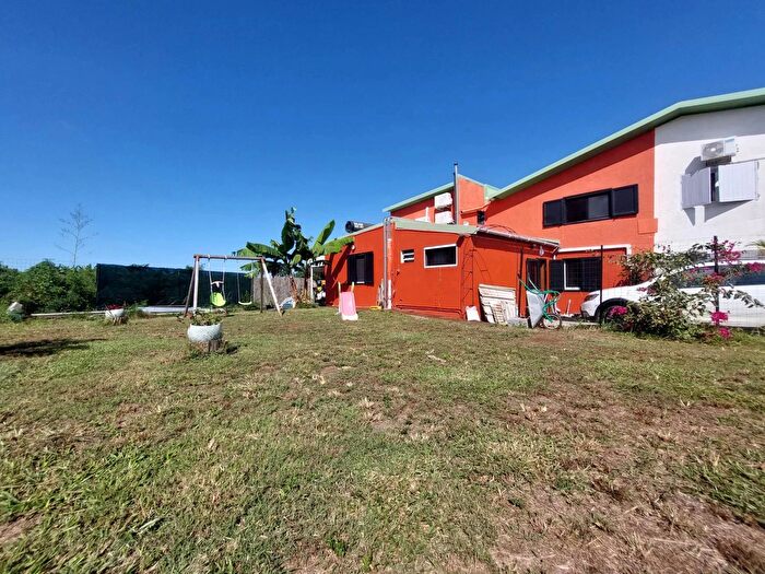 Maison à louer - Saint-Pierre, Ravine des Cabris - 4 pièces - 3 chambres