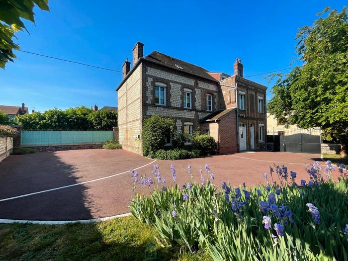 Maison 8 pièces à Saint-Aubin-lès-Elbeuf, à vendre