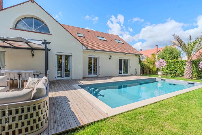 Maison à louer - Bussy-Saint-Georges, Violennes, Village - 9 pièces - 6 chambres