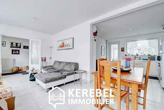 Maison à louer - Irvillac - 6 pièces - 5 chambres