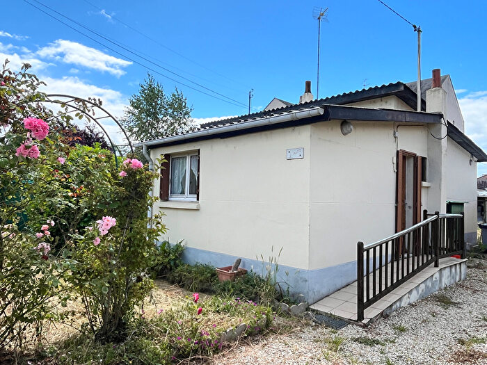 Sully-sur-Loire : Maison 2 pièces à vendre