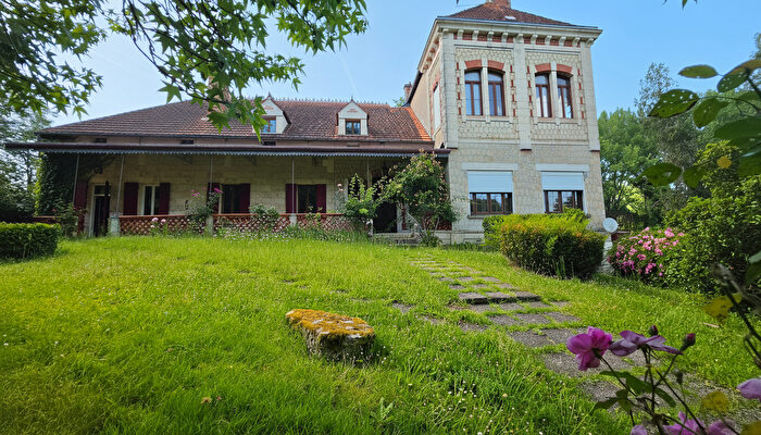 Maison 17 pièces à vendre à Saint-Laurent-des-Hommes