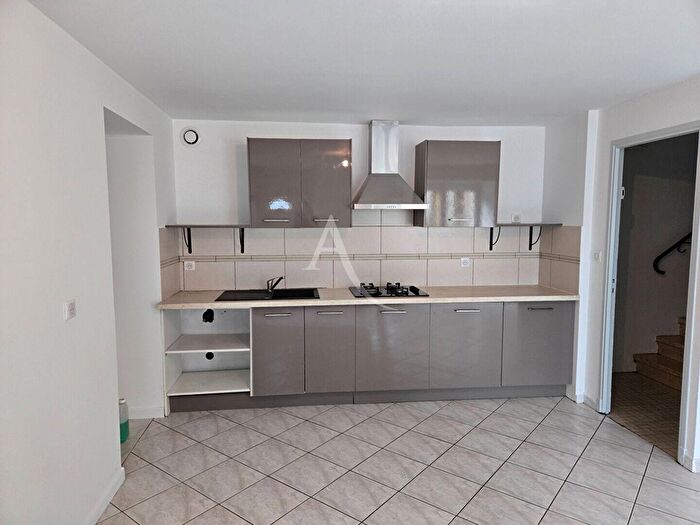 Maison à louer - Miolles - 5 pièces - 3 chambres