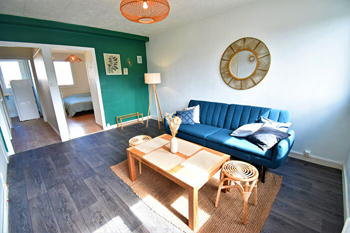 Appartement à louer - Aurillac, Centre-ville - 2 pièces - 1 chambre