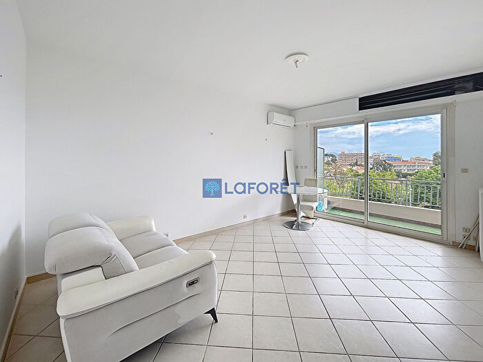 Appartement à vendre - Cagnes-sur-Mer, La Gare, Les Plans, Hippodrome - 2 pièces - 1 chambre