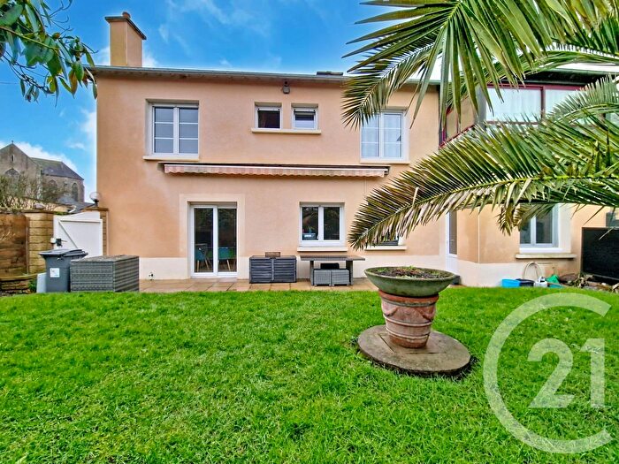 Maison à vendre - Plouasne - 8 pièces - 5 chambres