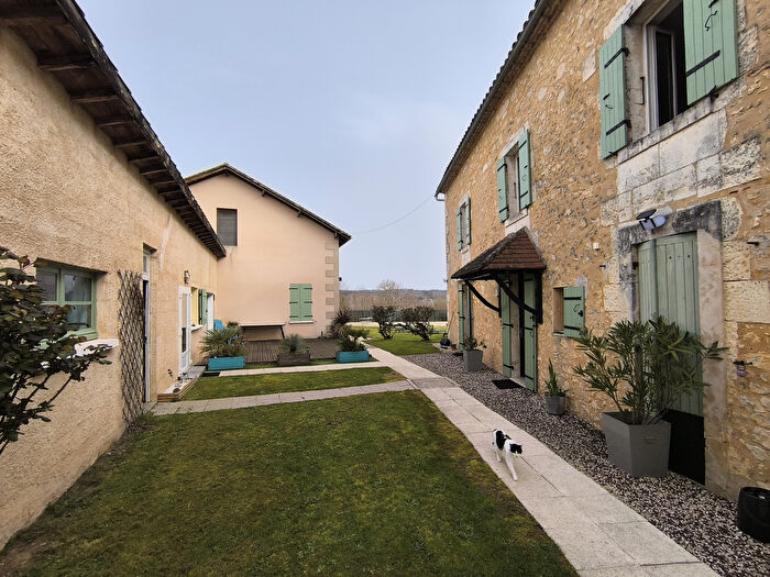 Maison à vendre - Saint-Médard-de-Mussidan - 8 pièces - 7 chambres