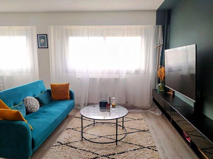 Centre-Max Barel-Centre Nord, Vénissieux : Appartement 1 pièce à louer
