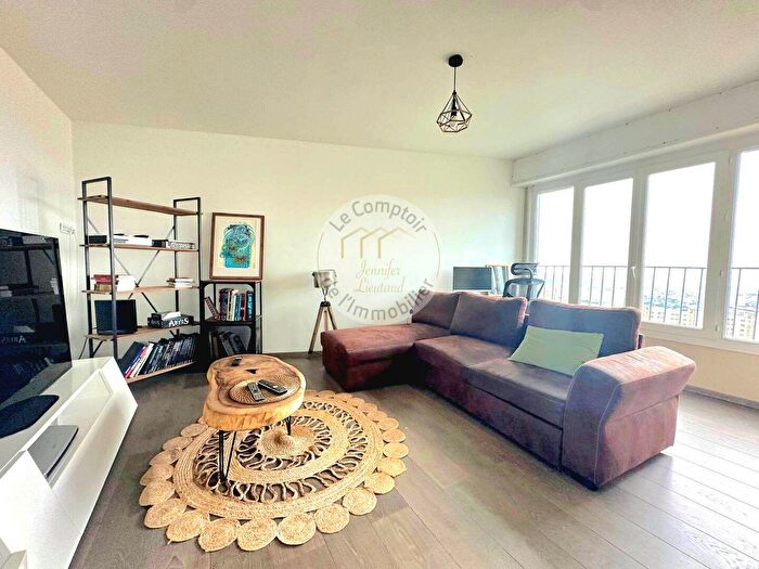 Appartement à louer - Marseille ème arrondissement - 4 pièces - 2 chambres