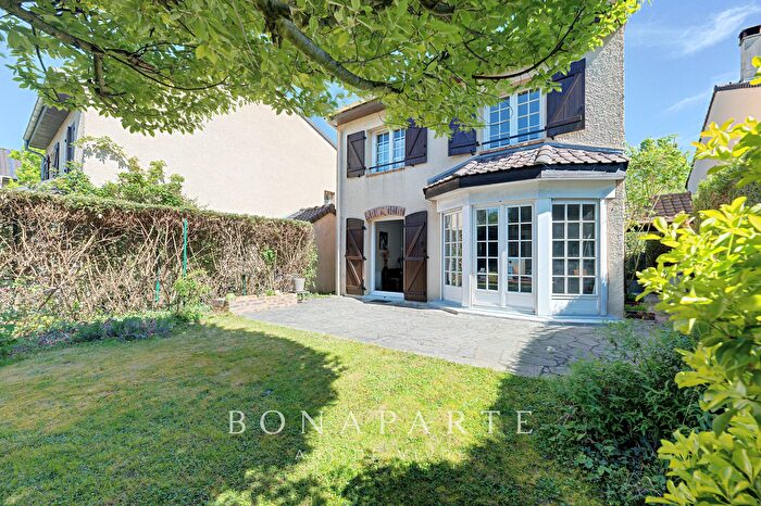 Maison 8 pièces à vendre à Les Clayes-sous-Bois, Centre-ville