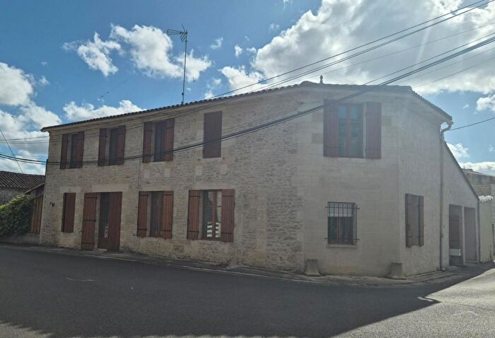Maison 6 pièces à louer à Saint-Genès-de-Blaye