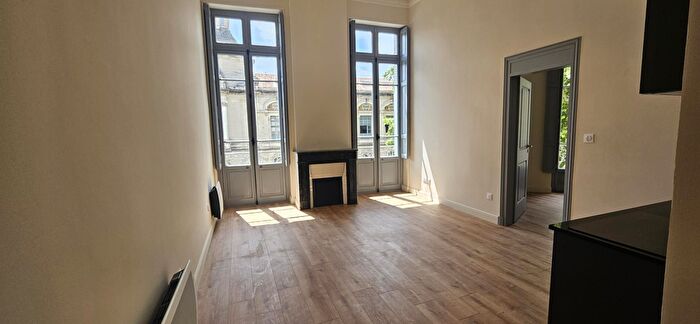 Appartement 2 pièces à louer à Nîmes, Ecusson, Arènes