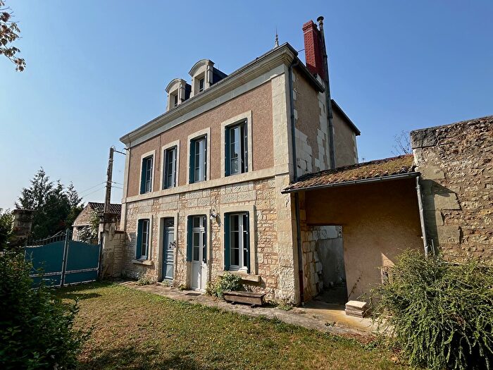 Maison à vendre - Naintré - 5 pièces - 3 chambres