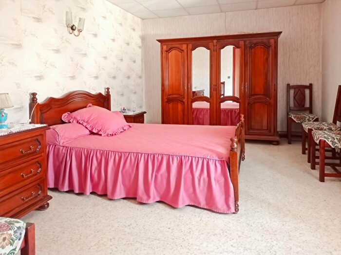 Maison à vendre - Saint-Quentin-la-Poterie - 6 pièces - 4 chambres