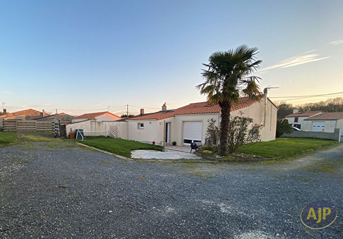 Maison à vendre - Le Puiset-Doré - 5 pièces - 3 chambres