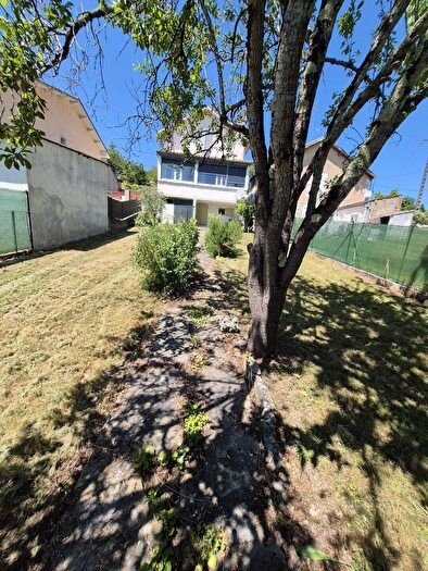 Maison à louer - Sireuil - 3 pièces - 2 chambres
