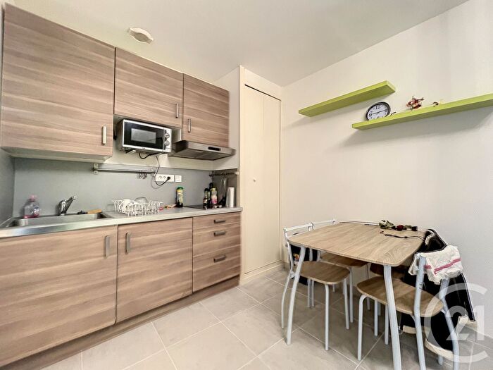 Appartement à louer - Troyes, Cathédrale - 1 pièce