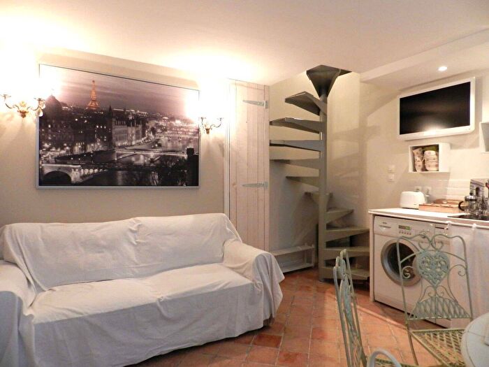 Appartement à louer - Saint Merri, Paris ème arrondissement - 2 pièces - 2 chambres