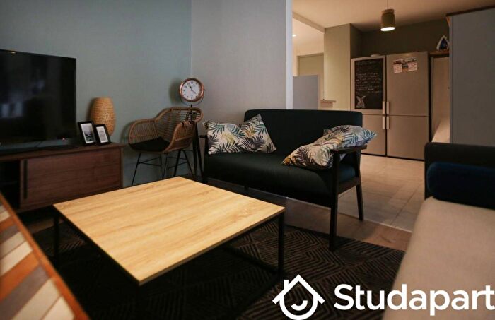 Appartement à louer - Saint-Cyprien, Toulouse - 1 pièce - 2 chambres