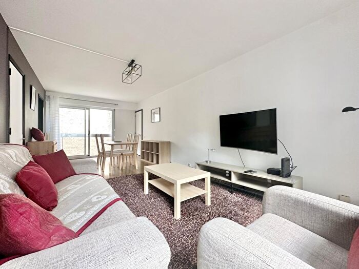 Appartement à louer - Paris e  - 2 pièces - 1 chambre