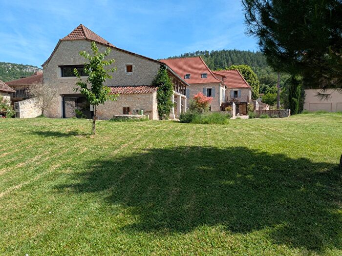 Maison 15 pièces à vendre - Tour-de-Faure