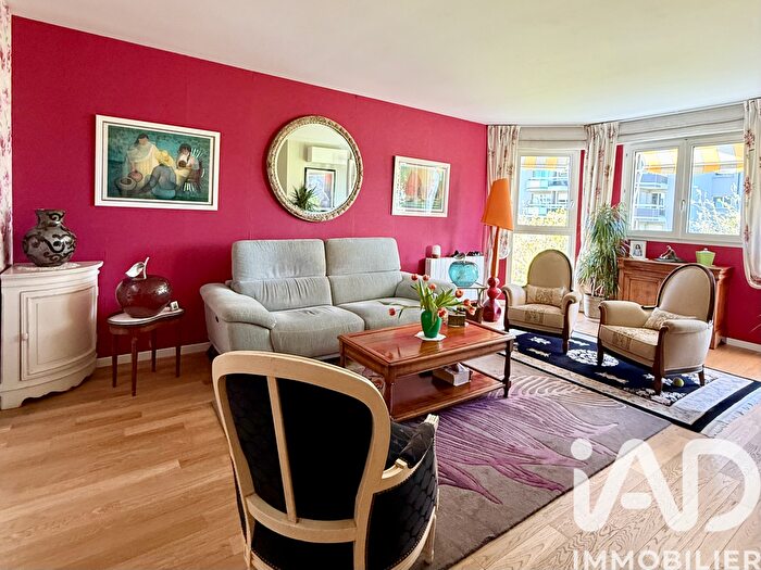 Appartement 4 pièces à Courbevoie, Hôtel de ville, à vendre