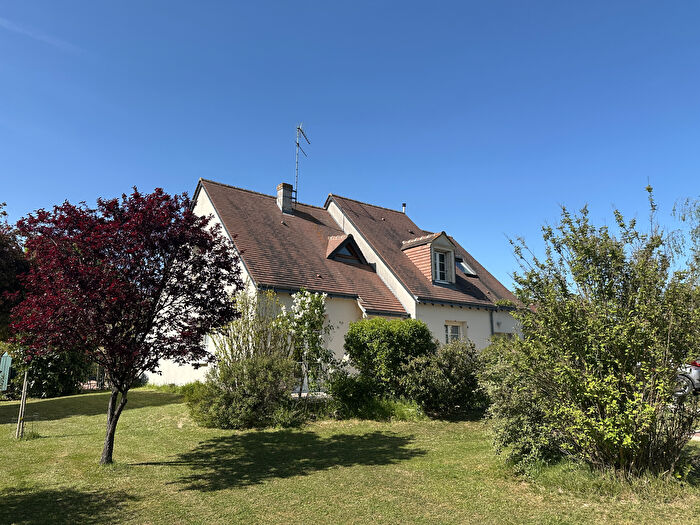 Maison à vendre - Saint-Étienne-de-Chigny - 5 pièces - 4 chambres