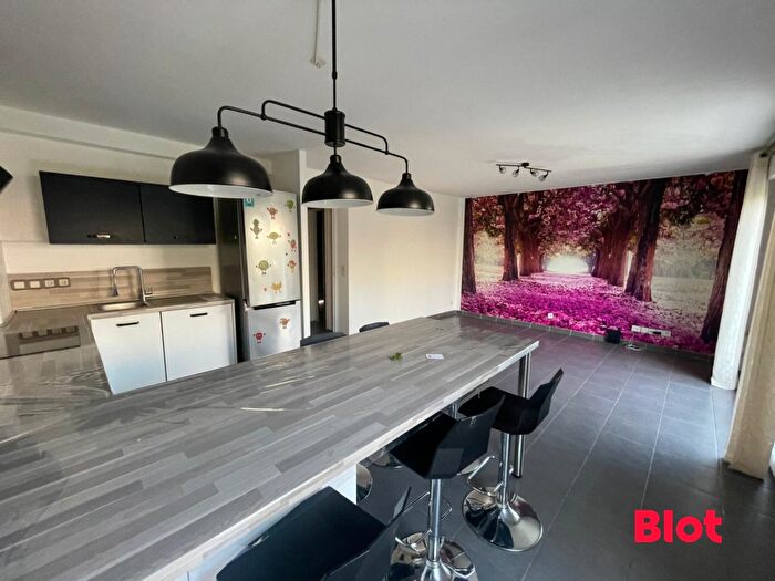 Maison à vendre - Noyal-Châtillon-sur-Seiche - 4 pièces - 3 chambres