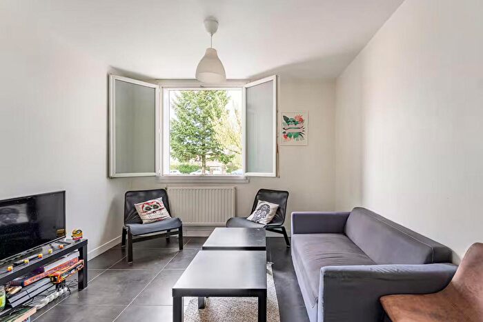 Appartement à vendre - Saint-Martin-dHères - 5 pièces - 4 chambres