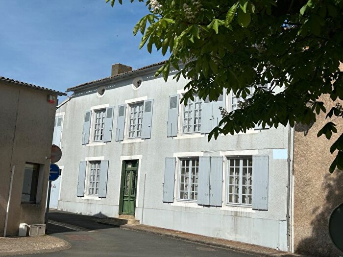 Maison 7 pièces à vendre à Ménigoute