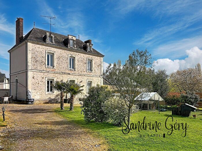Maison à vendre - Saint-Saturnin-du-Limet - 8 pièces - 6 chambres