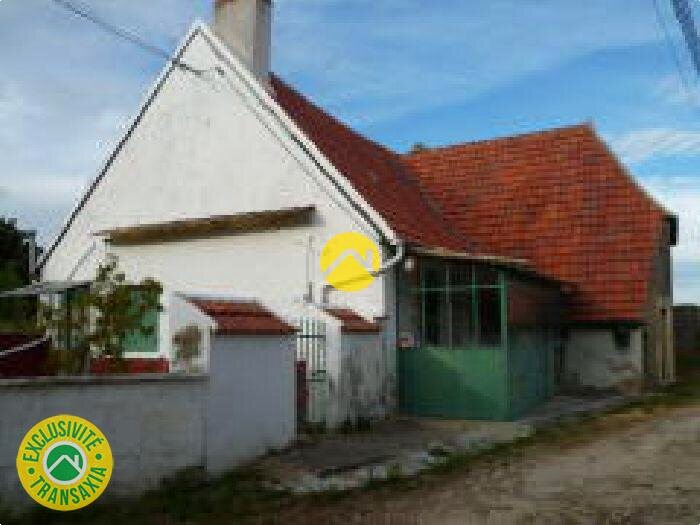 Maison à vendre - Saint-Amand-Montrond - 2 pièces - 1 chambre