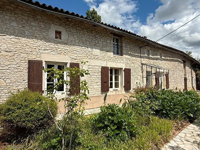 Maison 4 pièces à vendre à Ruffec