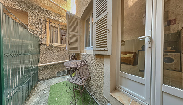 Avignon, Palais des Papes, Zone Piétonne - Appartement 2 pièces à vendre