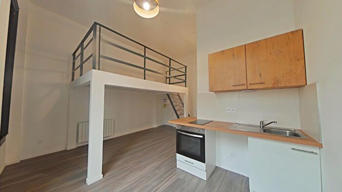 Appartement à louer - Saint-Étienne, Centre-ville, Peuple, Chavanelle - 1 pièce