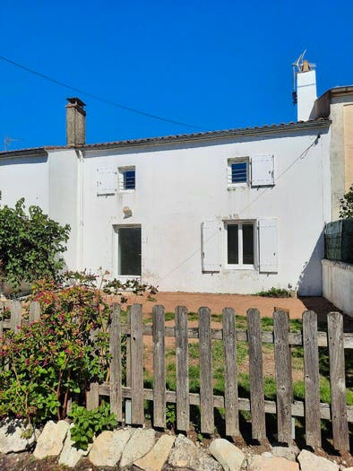 Maison 4 pièces à louer à Benon