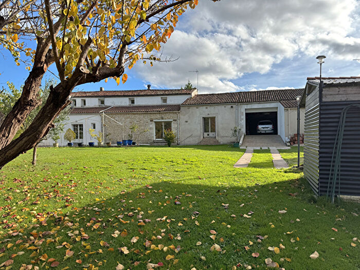 Saint-Germain-de-Marencennes : Maison 7 pièces à vendre