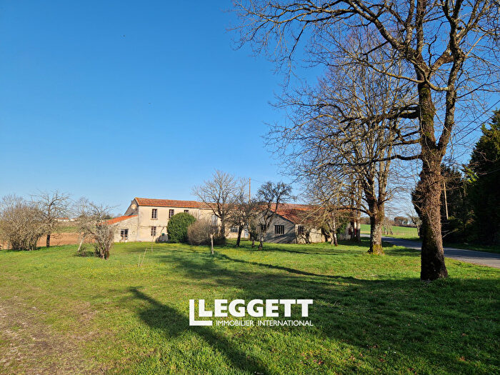 Maison à vendre - Villebois-Lavalette - 10 pièces - 5 chambres