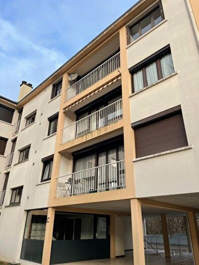 Saint-Yrieix-la-Perche : Appartement 5 pièces à louer