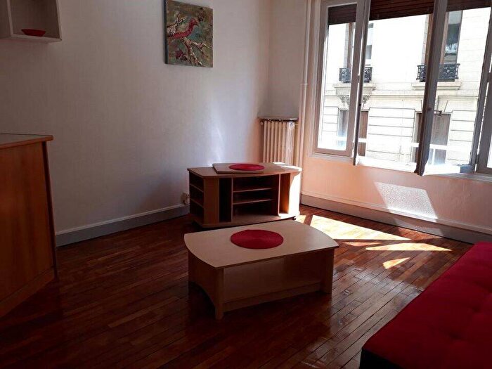 Appartement à louer - Colline des Pères-Tardy, Saint-Étienne - 1 pièce