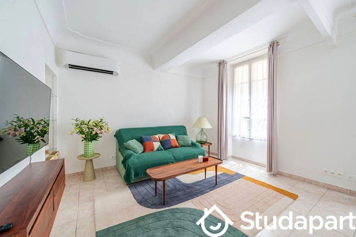 Vieille Ville, Antibes : Appartement 2 pièces à louer