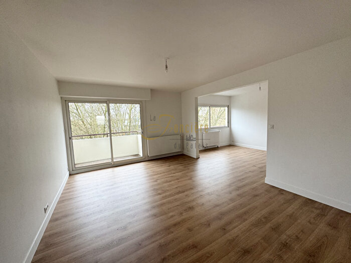 Appartement à vendre - Bourges, Aéroport, Vauvert, Pierrelay, Pissevieille - 5 pièces - 3 chambres