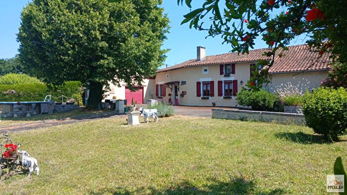 Maison 7 pièces à vendre à Saint-Laurent-de-Belzagot