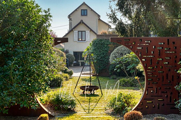 Maison 8 pièces à Saint-Prix, à louer